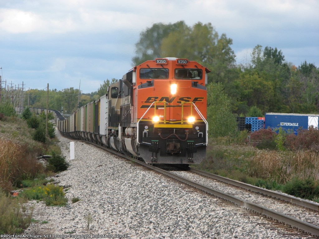 Newer BNSF SD70ACe Leading N956